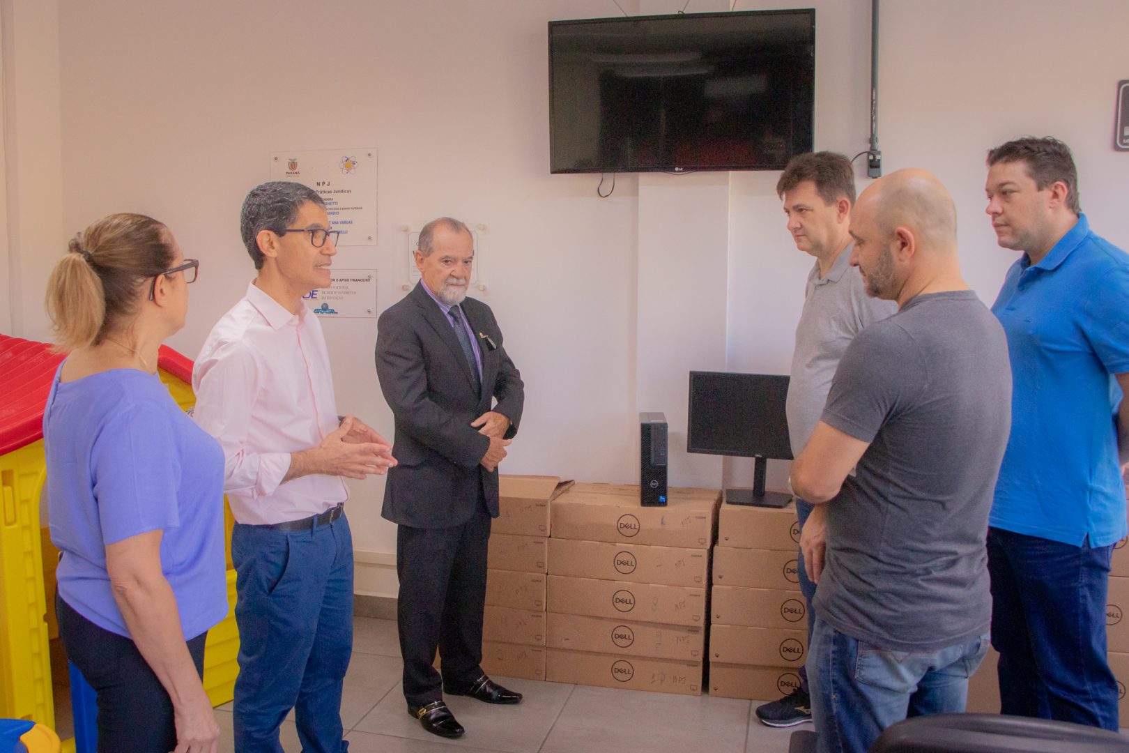 Reitoria entrega novos computadores a Núcleo de Prática Jurídica ...